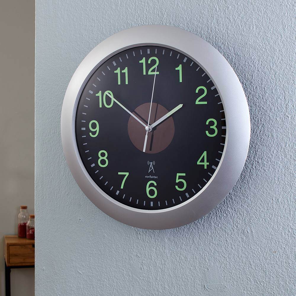 Horloge murale solaire radiopilotée « Hybrid » | EUROtops.fr