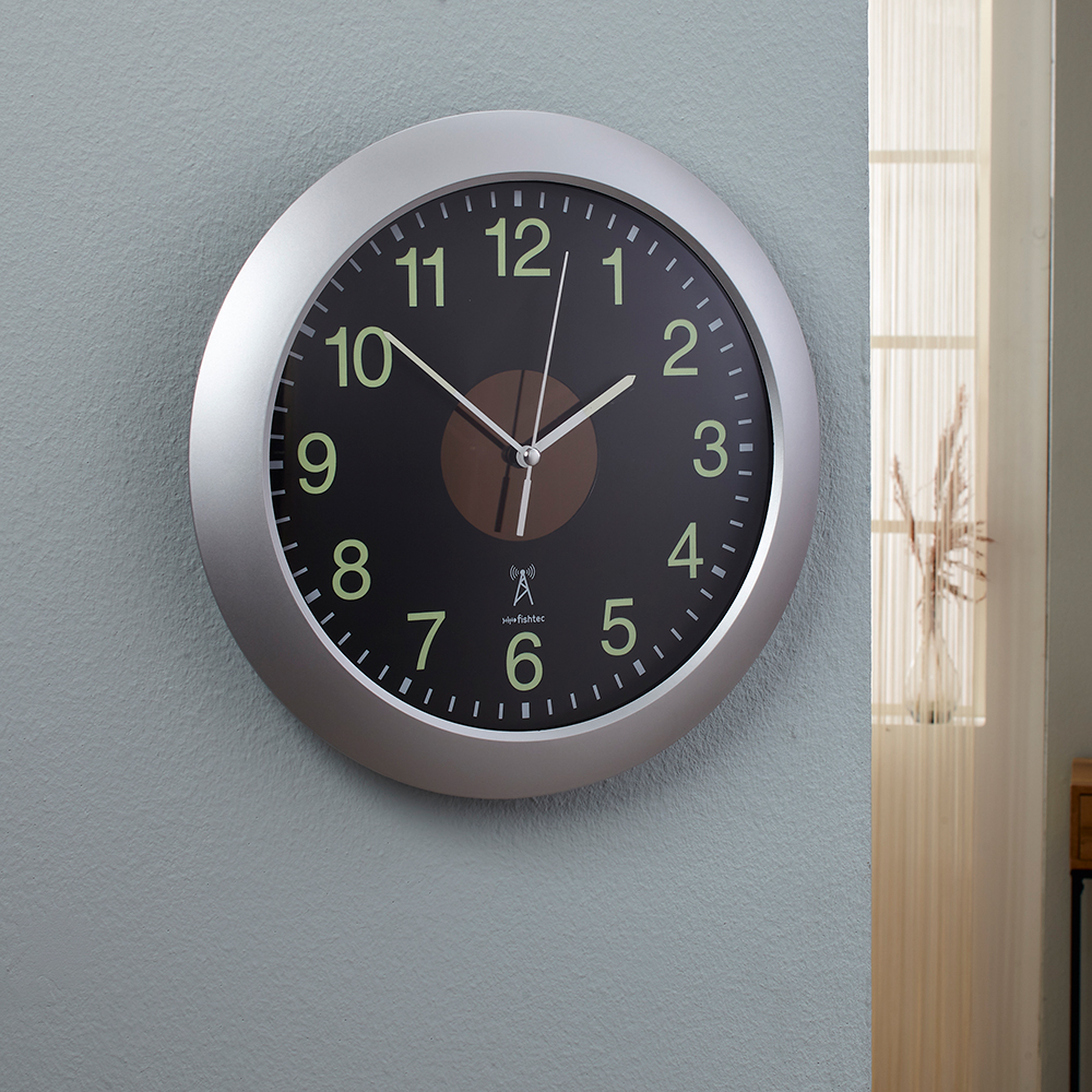 Horloge murale solaire radiopilotée « Hybrid » | EUROtops.fr